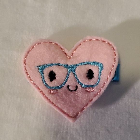 Yogi & Cecil's Boutique | Accessories | New Pink Heart With Glasses ...